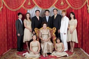 แพ็คเกจถ่ายภาพครอบครัว 8,900 บาท สมาชิกไม่เกิน 5 ท่าน